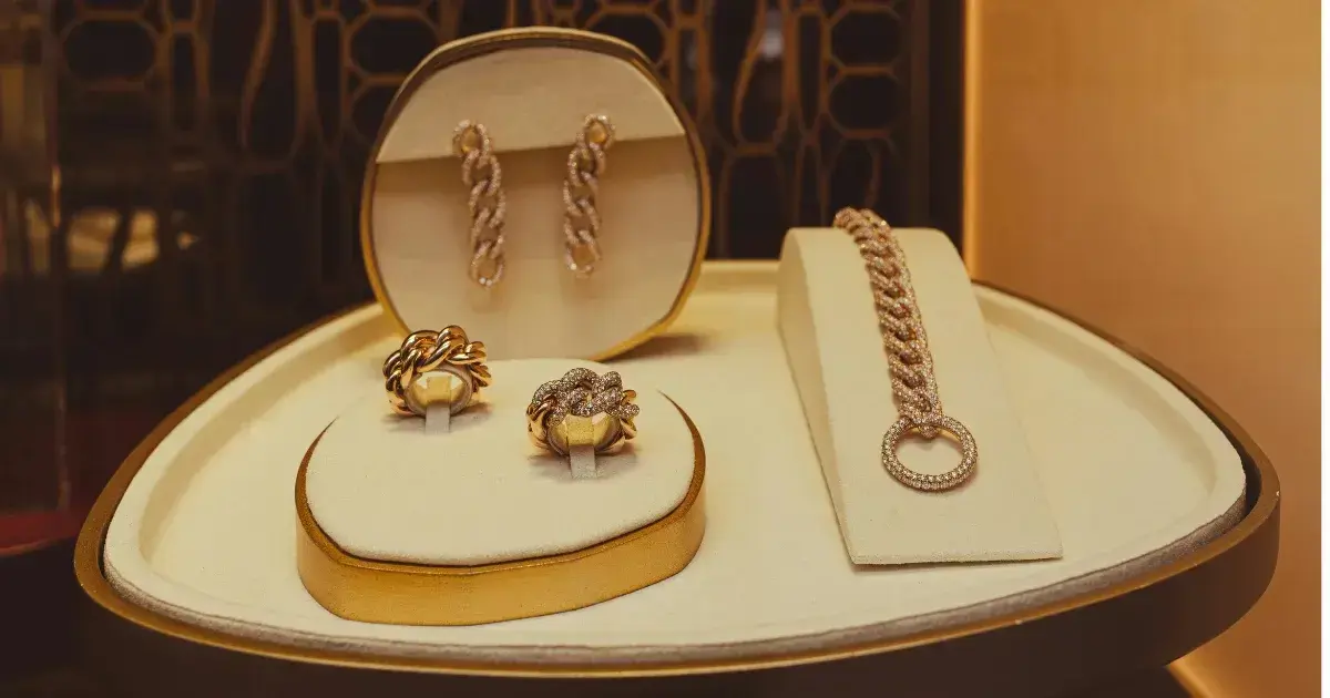 For Jewelry Stores: 6 Ways To Create a Standout Customer Experience ...